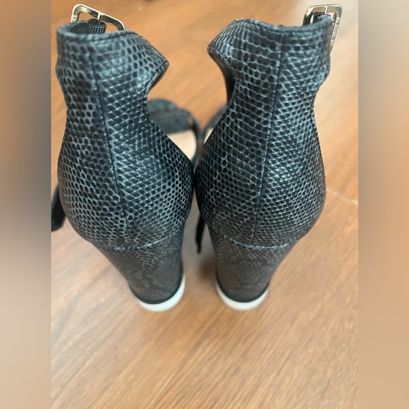 Jennifer Lopez | Shoes | J Lo Jennifer Lopez Wedge Sandals | Poshmark